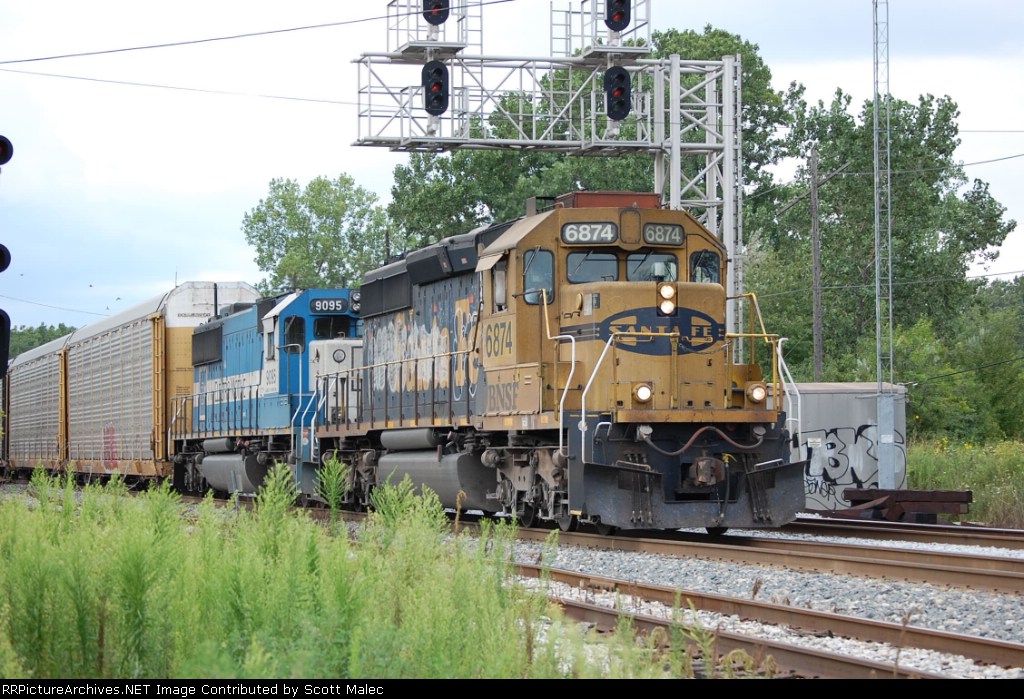 BNSF 6874 & EMDX 9095